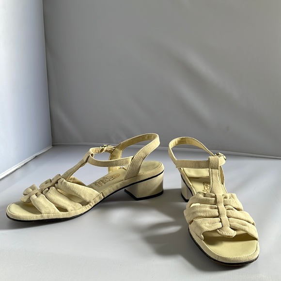 Hush Puppies | Shoes | Vintage Hush Puppies Tstrap Sandals Gggg | Poshmark